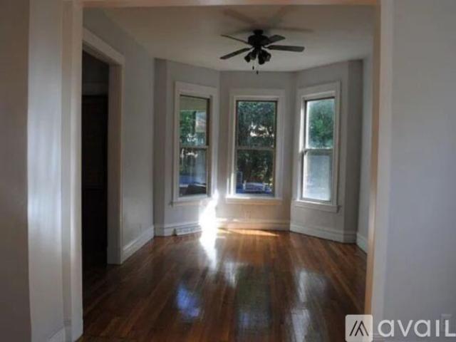 3 BR, 1 BA Apartment 1847 West Byron Street, Chicago, IL 60613