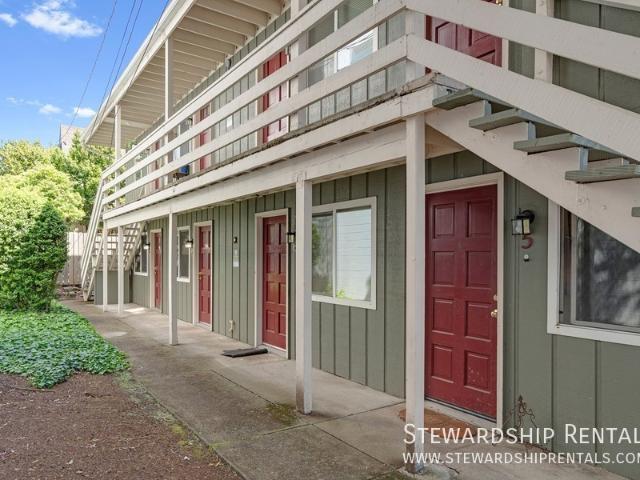 3 BR, 1 BA Apartment 1871 Harris Alley, Eugene, OR 97403