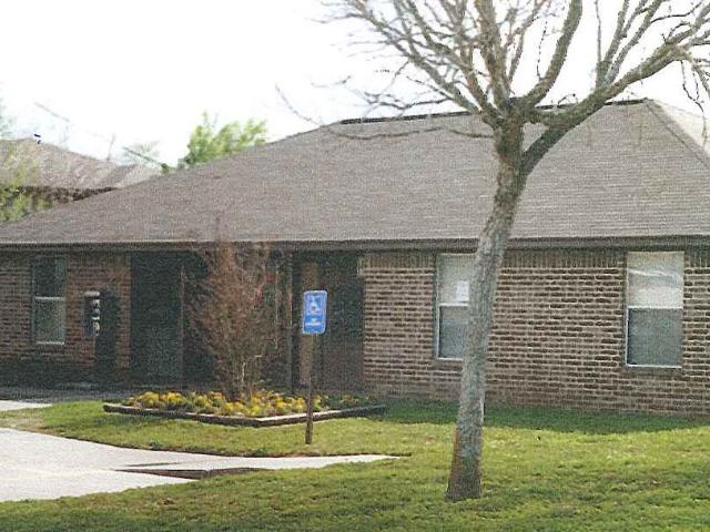 3 BR, 1 BA Apartment 1880 Hwy 71 South, Columbus, TX 78934