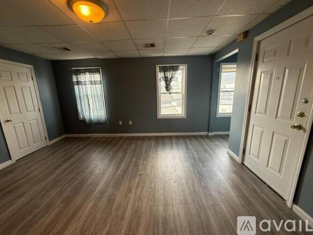 3 BR, 1 BA Apartment 1905 North Main Street, Unit 2, Fall River, MA 02720