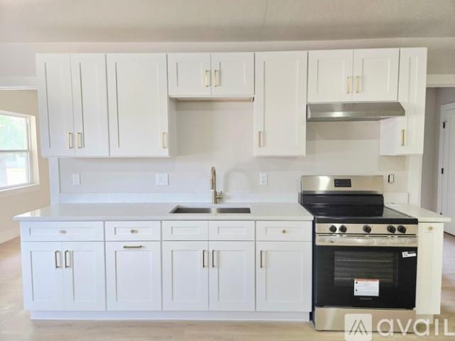 3 BR, 1 BA Apartment 1919 Dr M L K Jr St S, Unit 1/2, St. Petersburg, FL 33705