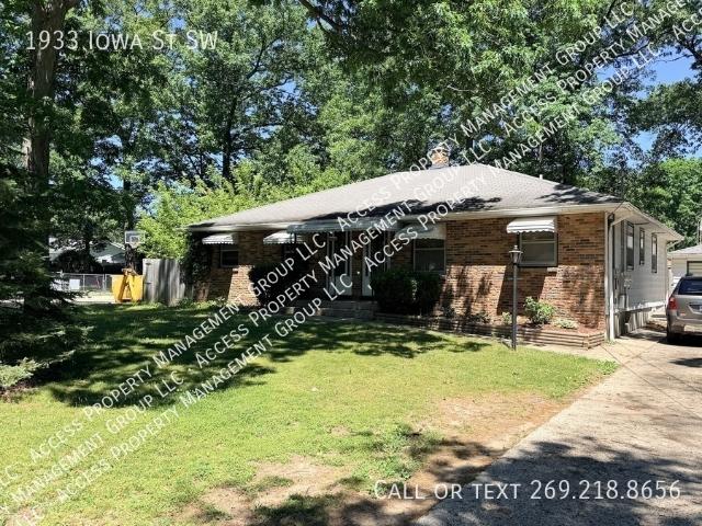 3 BR, 1 BA Apartment 1933 Iowa St SW, Wyoming, MI 49519