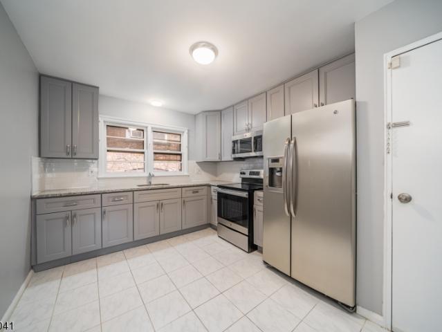 3 BR, 1 BA Apartment 196 North Park St, East Orange, NJ 07017