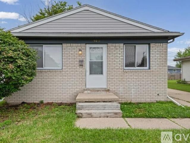 3 BR, 1 BA Apartment 19861 Vermander Ave, Macomb County, MI 48035