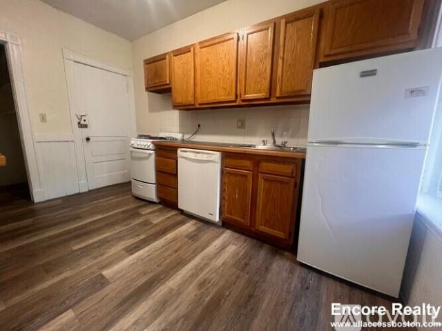 3 BR, 1 BA Apartment 19 Mt Hood Rd, Unit 5, Boston, MA 02135