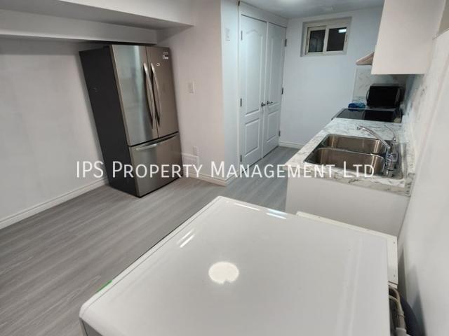3 BR, 1 BA Apartment 19 Munro Avenue, Belleville ON, ON K8N 1K3
