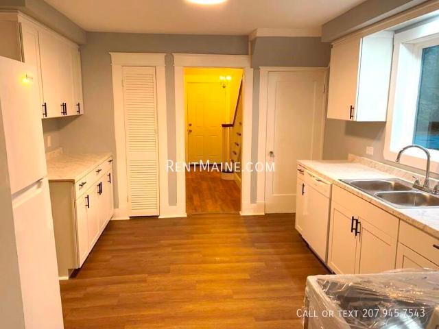 3 BR, 1 BA Apartment 19 Nason Ave Bangor, ME 04401