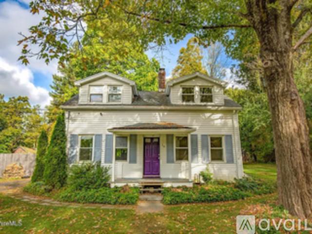 3 BR, 1 BA Apartment 19 Lenox Road, West Stockbridge, MA 01266
