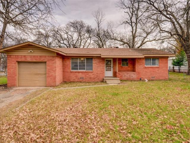 3 BR, 1 BA Apartment 1002 North Stewart Street, Azle, TX 76020