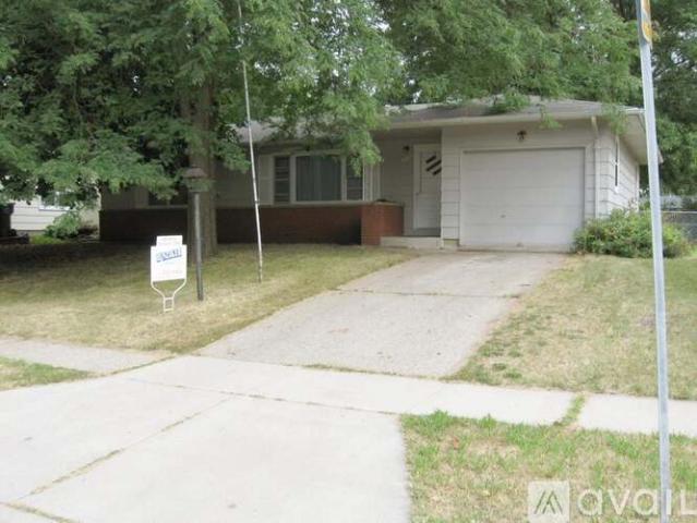 3 BR, 1 BA Apartment 1010 28th St, Unit 1010, Ames, IA 50010