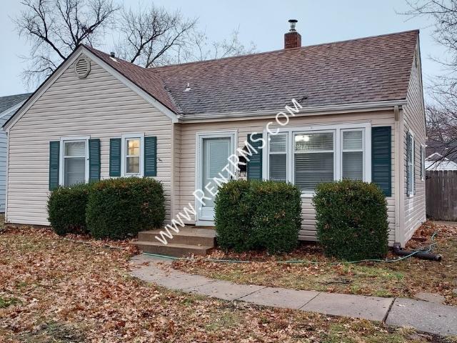 3 BR, 1 BA Apartment 1014 SW Orleans St, Topeka, KS 66604