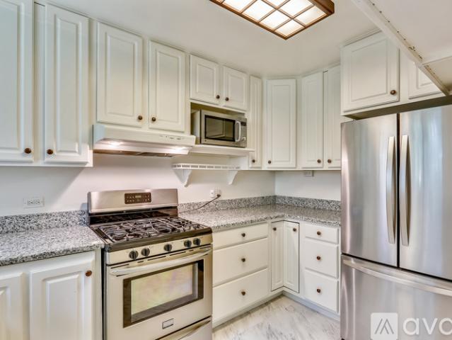 3 BR, 1 BA Apartment 10412 Montrose Avenue, Unit Apt 202, Bethesda, MD 20814