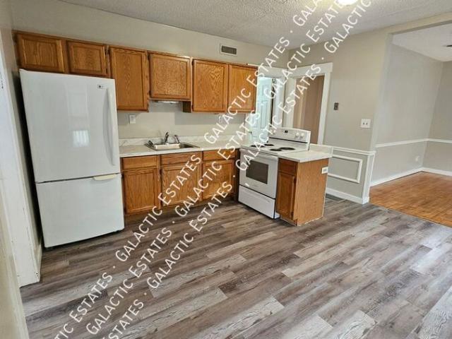 3 BR, 1 BA Apartment 106 School St, Manchester, NH 03102
