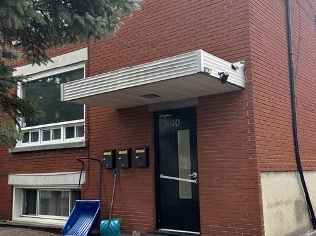 3 BR, 1 BA Apartment 10 W Presland Rd, Ottawa, ON K1K 2C3