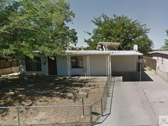 3 BR, 1 BA Apartment 1105 Mckee Dr NE, Albuquerque, NM 87112