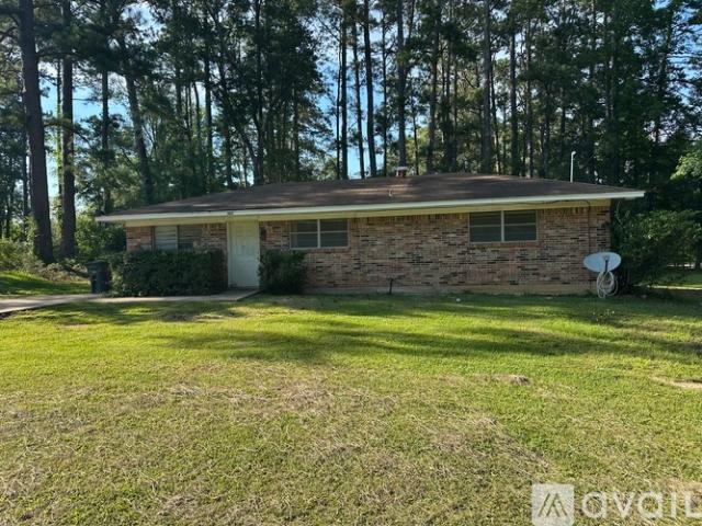 3 BR, 1 BA Apartment 1107 Pinehaven Circle, Ruston, LA 71270