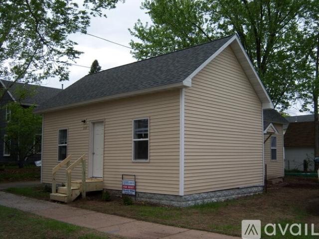 3 BR, 1 BA Apartment 110 Niagara St, Eau Claire, WI 54703