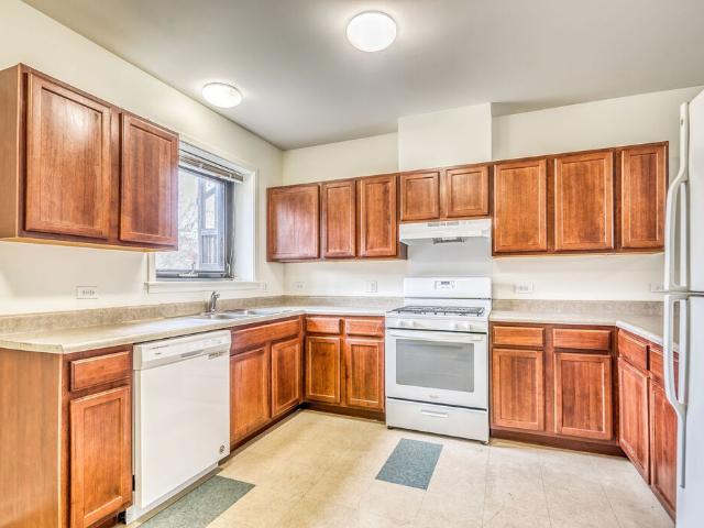 3 BR, 1 BA Apartment 110 North Wood Street Unit 9 0055, Chicago, IL 60612
