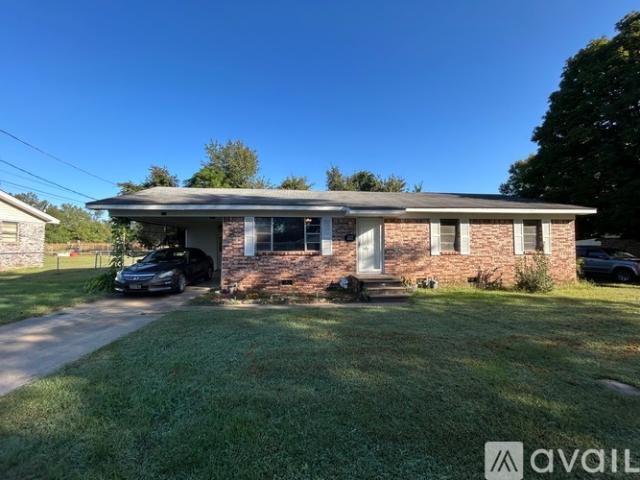 3 BR, 1 BA Apartment 111 Cloos Cir Dr, Ozark, AR 72949