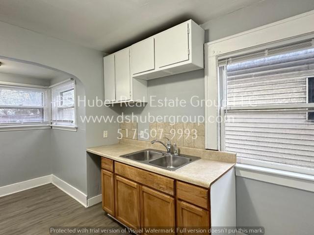 3 BR, 1 BA Apartment 1136 N. Martin Luther King Jr BLVD, Lansing, MI 48915