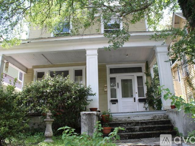 3 BR, 1 BA Apartment 114 S 5th Ave, Unit Upstairs, Wilmington, NC 28401