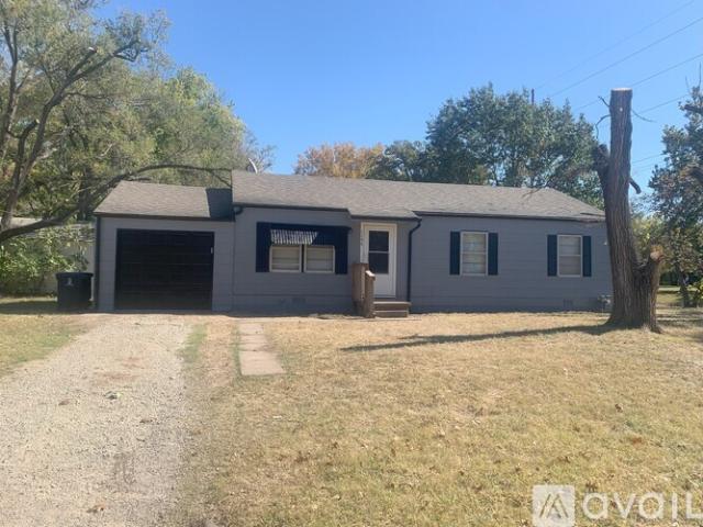 3 BR, 1 BA Apartment 1154 S Arthur St, El Dorado, KS 67042