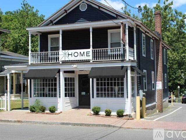 3 BR, 1 BA Apartment 115 Church Hill Rd, Unit B, Newtown, CT 06482