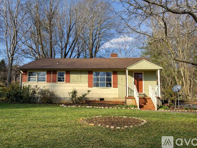 3 BR, 1 BA Apartment 116 Dexter St, Martinsville, VA 24112