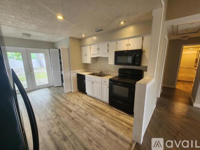 3 BR, 1 BA Apartment 118 East Lambright Street, Tampa, FL 33604