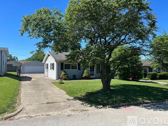 3 BR, 1 BA Apartment 11 Meadow Terrace Drive, Decatur, IL 62521