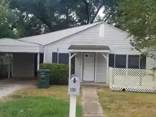 3 BR, 1 BA Apartment 1201 Batts St, Bryan, TX 77803