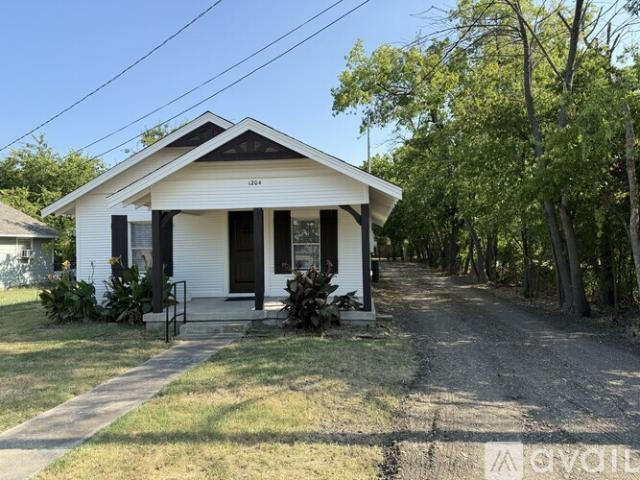 3 BR, 1 BA Apartment 1204 Elm Street, Sanger, TX 76266