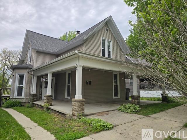 3 BR, 1 BA Apartment 121 Crescent Street, Unit Lower, Goshen, IN 46528