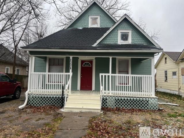 3 BR, 1 BA Apartment 1221 S St Francis Ave, Wichita, KS 67211