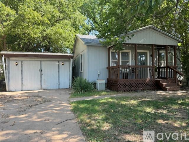 3 BR, 1 BA Apartment 1240 E Walnut St, Cushing, OK 74023