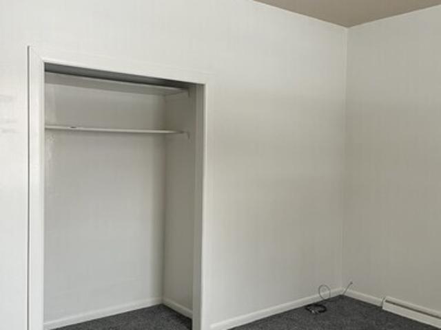 3 BR, 1 BA Apartment 1303 1st Ave N, Unit 1, Escanaba, MI 49829