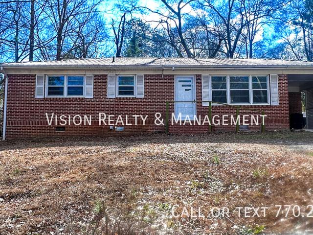3 BR, 1 BA Apartment 131 W White St, Carrollton, GA 30117