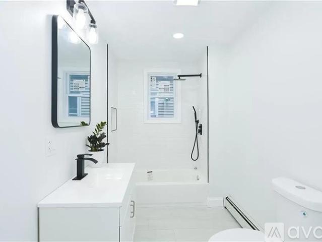 3 BR, 1 BA Apartment 135 137 Superior St, Unit 1, Providence, RI 02909