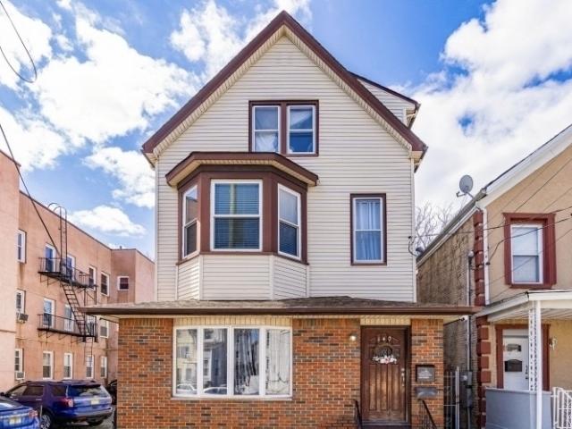 3 BR, 1 BA Apartment 138 E Jersey St, Elizabeth Port, NJ 7206