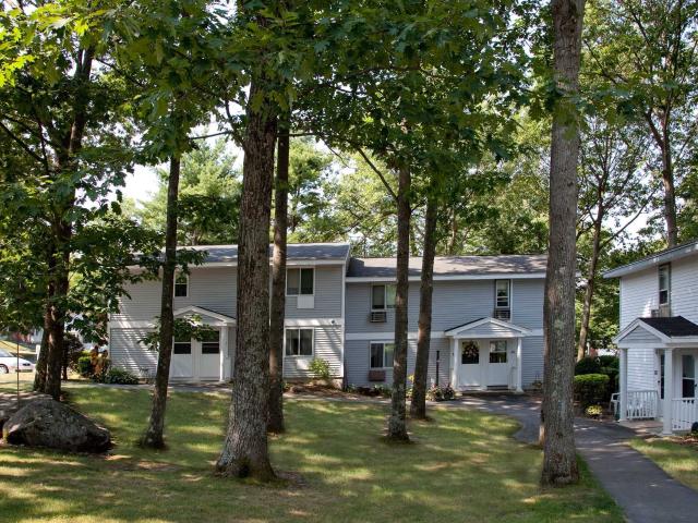 3 BR, 1 BA Apartment 1 Beacon Dr Palmer, MA 01069