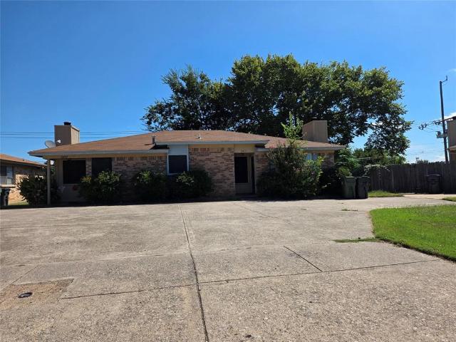 3 BR, 1 BA Apartment 2409 Springmont Court, Arlington, TX 76012