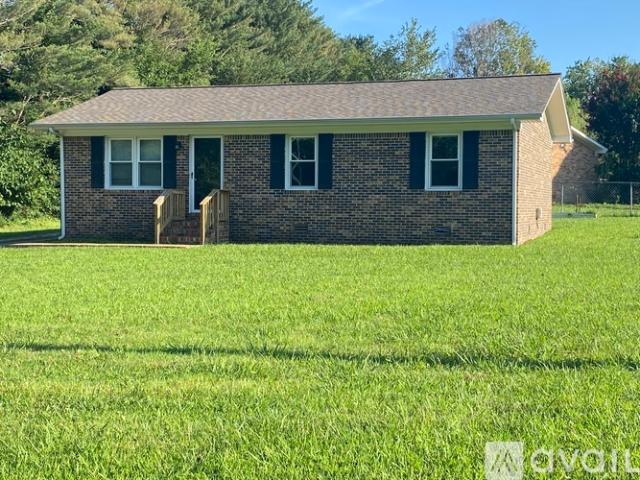 3 BR, 1 BA Apartment 240 Lakeview Dr, Manchester, TN 37355