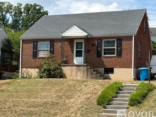3 BR, 1 BA Apartment 2417 Brandon Ave SW, Roanoke, VA 24015
