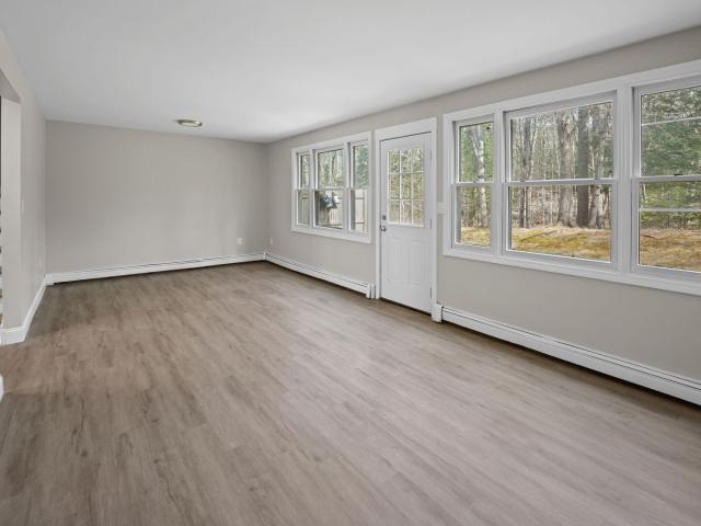 3 BR, 1 BA Apartment 246 Parliament, Topsham, ME 04086