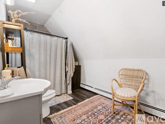 3 BR, 1 BA Apartment 24 Potter Street, Unit 3, Dartmouth, MA 02748