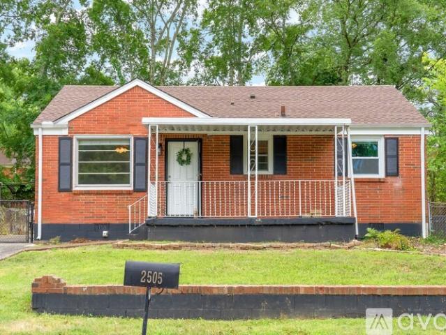 3 BR, 1 BA Apartment 2505 Jenkins St, Nashville, TN 37208