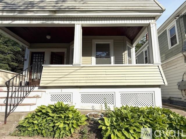 3 BR, 1 BA Apartment 250 Elm Street, Unit 1FL, Schenectady, NY 12304