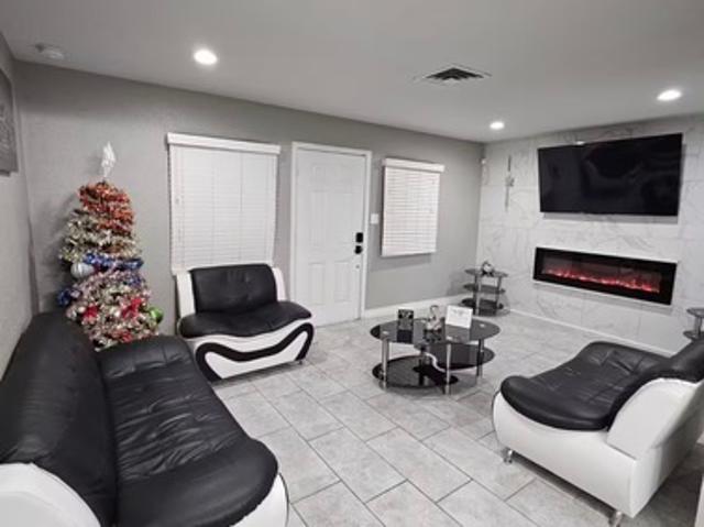 3 BR, 1 BA Apartment 258 Spencer Street, Las Vegas, NV 89101