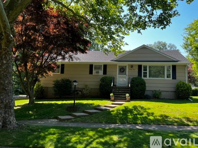 3 BR, 1 BA Apartment 25 Colonial Dr, Stratford, CT 06614