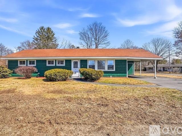 3 BR, 1 BA Apartment 25 Lyman Street, Westborough, MA 01581